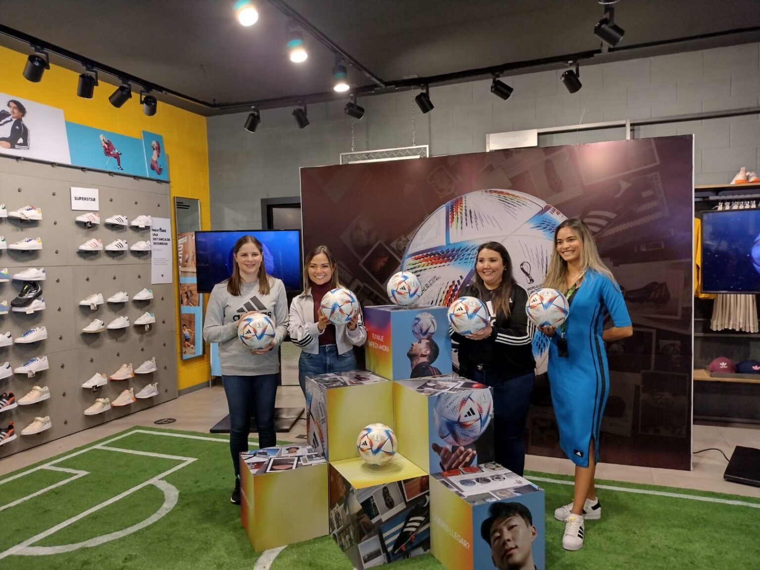 adidas revela “Al Rihla”, el nuevo balón oficial de la Copa Mundial de ...
