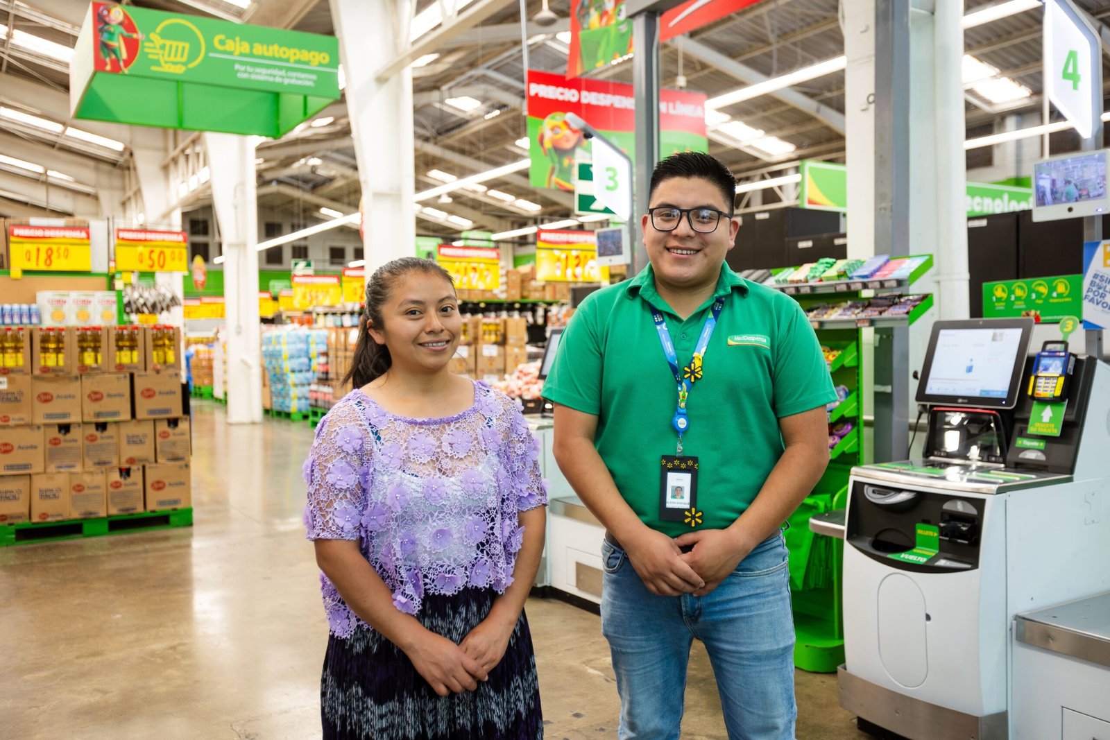 Walmart introduce cajas de autopago con instrucciones en tres ...