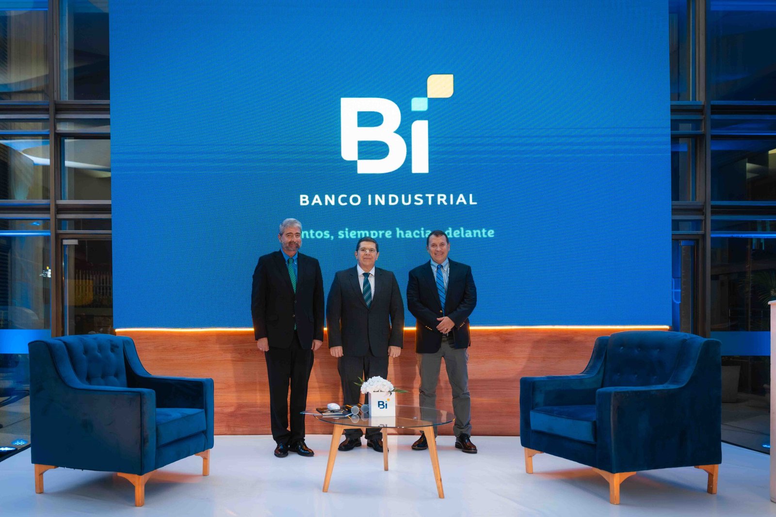 Para conmemorar el centenario de la circulación en metálico del quetzal ...